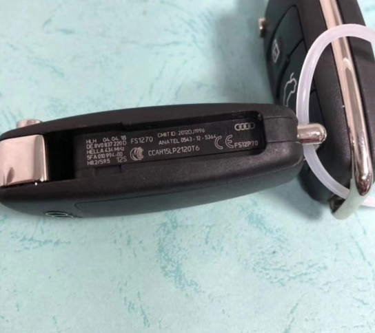 Original Audi A3 S3 RS3 Flip Remote Key 8V0 837 220D 434 Mhz 3 Buttons